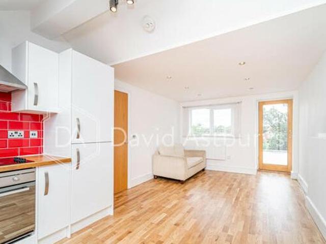 Windsor Road, Finchley, 2 Bedroom Flat