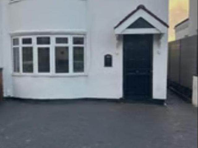 Windsor Road, Harrow, Greater London. 4 bed detached house to rent £2,700 pcm £623 pw