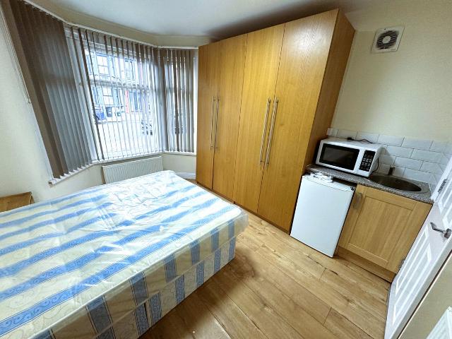 Windsor Road, Ilford IG1, Studio to rent, £850 pcm | PrimeLocation