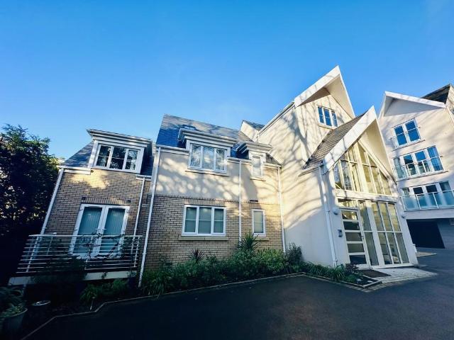 Windsor Road, Lower Parkstone 2 bed apartment to rent £1,450 pcm £335 pw