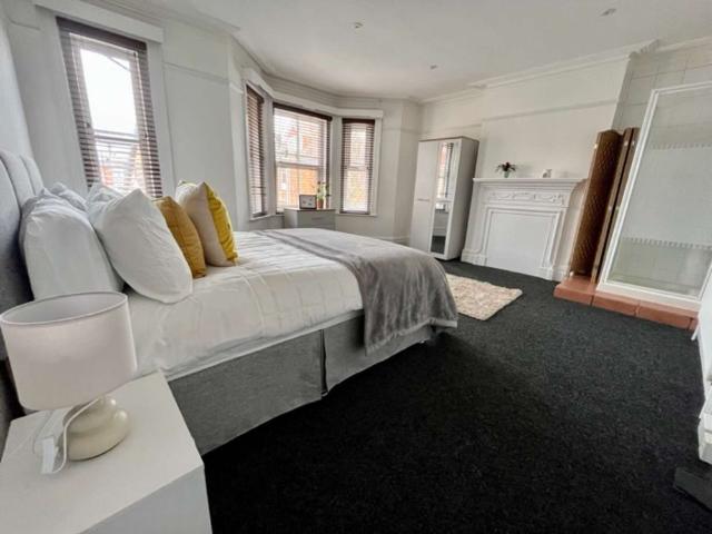 Windsor Road Room 5