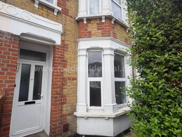 Windsor Road, Westcliff On Sea SS0, 3 bed property to rent, £1,800 pcm | PrimeLocation