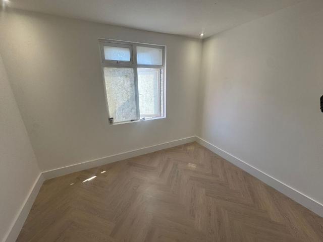 Windsor SL4, 3 bed flat to rent, £2,250 pcm | PrimeLocation