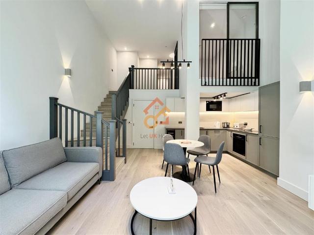Windsor Square, London, SE18 3 bed flat to rent £4,000 pcm £923 pw