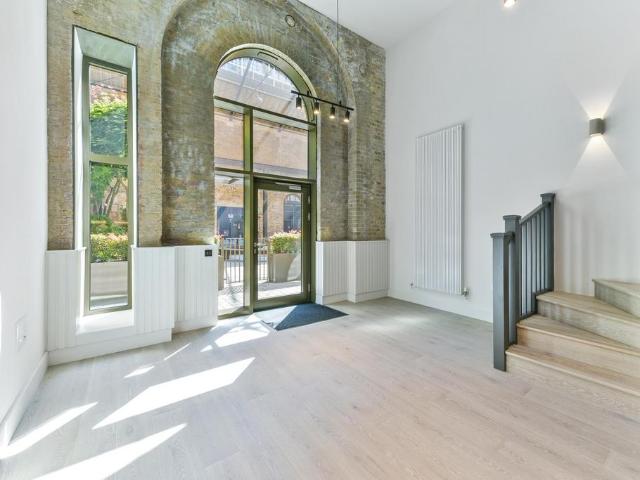Windsor Square, Royal Arsenal. 3 bed apartment to rent £4,000 pcm £923 pw
