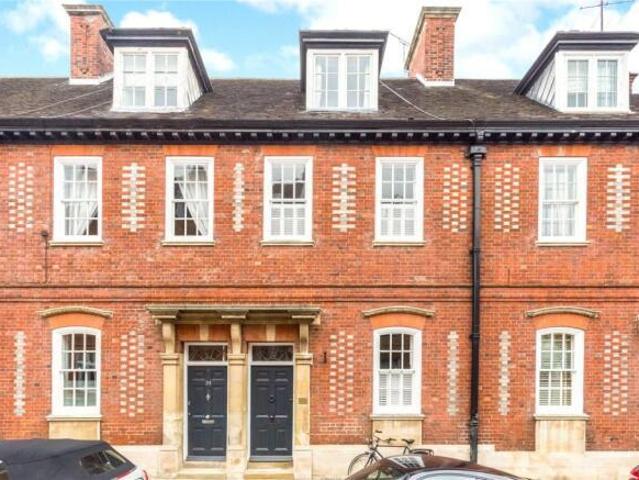 Windsor 4 bed flat to rent £5,750 pcm £1,327 pw