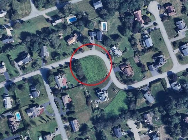 Windstone Dr, Portsmouth, RI 02871