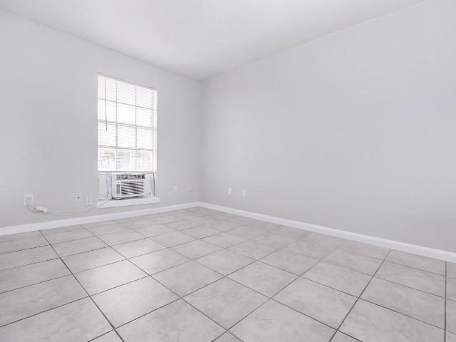 Windswept Gardens Apartments 3 Bedroom Apartment for Rent at 6320 Windswept Ln, Houston, TX 77057 Woodlake Briar Meadow