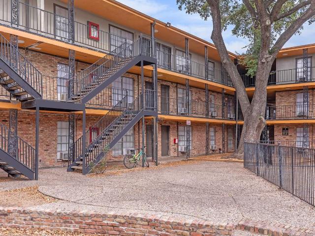 Windswept Gardens Apartments 3 Bedroom Apartment for Rent at 6320 Windswept Ln, Houston, TX 77057 Woodlake Briar Meadow