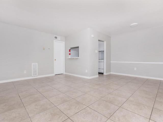 Windswept Gardens Apartments 3 Bedroom Apartment for Rent at 6320 Windswept Ln, Houston, TX 77057 Woodlake Briar Meadow