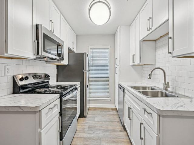 Windridge On The Parkway 1 Bedroom Apartment for Rent at 14350 Dallas Pkwy, Dallas, TX 75254