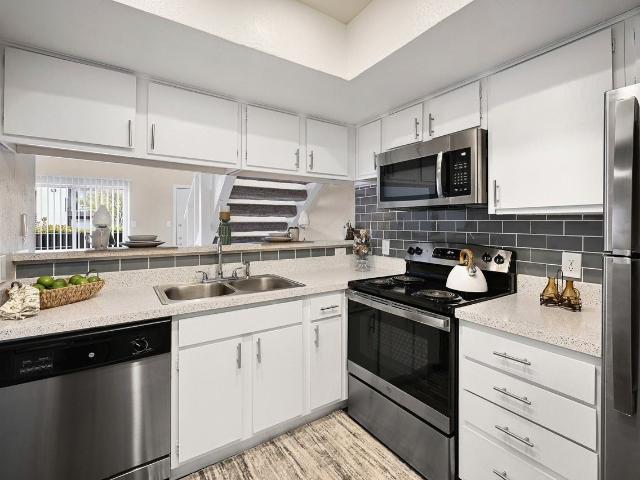 Windridge On The Parkway 2 Bedroom Apartment for Rent at 14350 Dallas Pkwy, Dallas, TX 75254