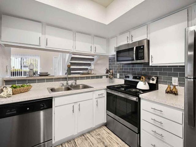 Windridge On The Parkway 2 Bedroom Apartment for Rent at 14350 Dallas Pkwy, Dallas, TX 75254