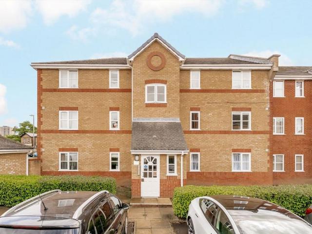 Winery Lane, Kingston Upon Thames KT1 2 bed flat to rent £1,675 pcm £387 pw