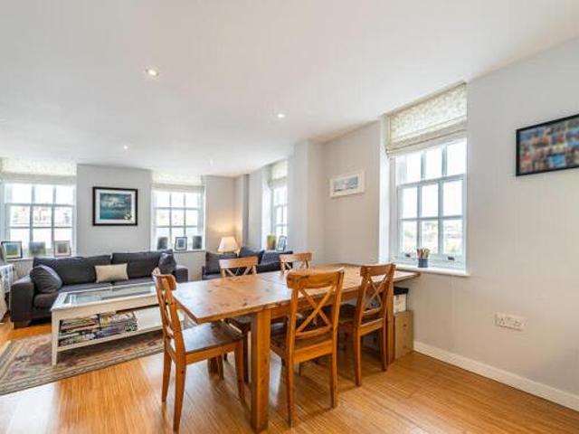 Wingate Square, London, 2 Bedroom Flat