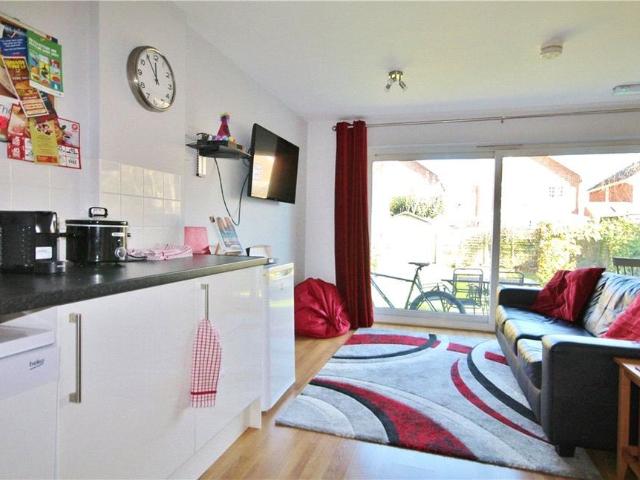 Wingfield Close, New Haw, Addlestone, Surrey, KT15 3BX