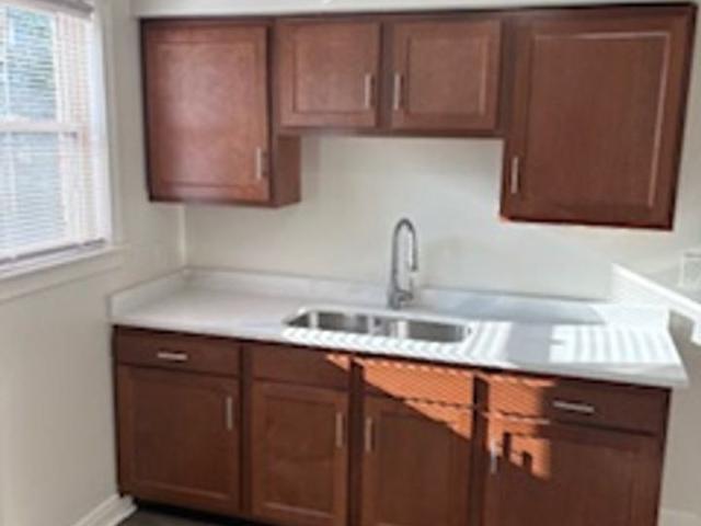 Wingfield Apartments LS LLC 2 Bedroom Apartment for Rent at 1606 Algonquin Pkwy, Louisville, KY 40210 Algonquin