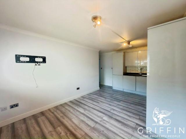 Wingrove Drive, Purfleet On Thames, RM19