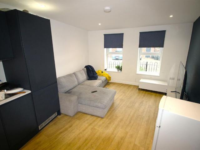 Winifred Court, Prince George Street, Havant PO9, 1 bed flat to rent, £955 pcm | PrimeLocation