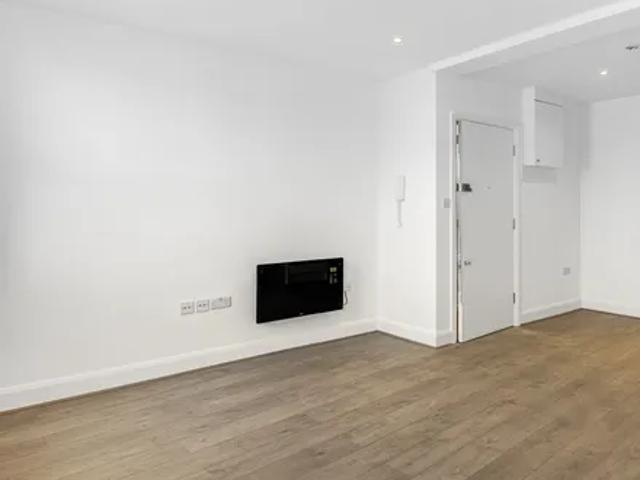 Winkworth, 157 New Cross Road, London, SE14 5DG, United Kingdom | 1 bed apartment for rent #117073686 | Rentberry