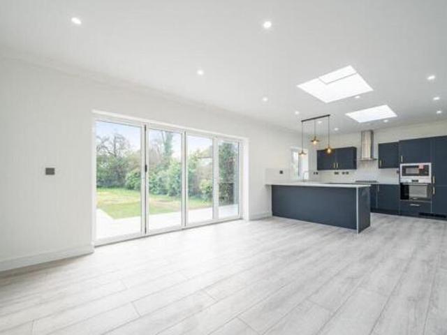Winn Road, 5 Bedroom Detached