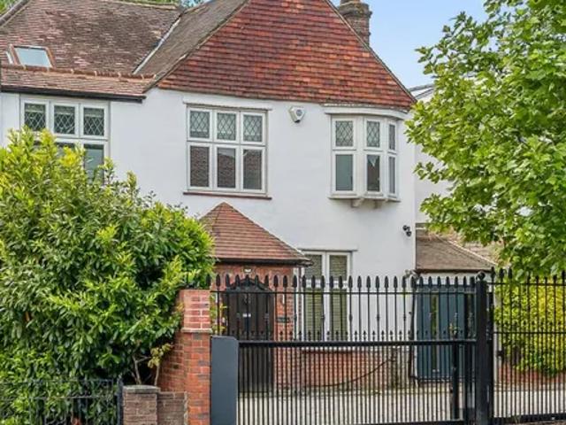 Winn Road, London, SE12 9EY, United Kingdom | 4 bed house for rent #168059555 | Rentberry