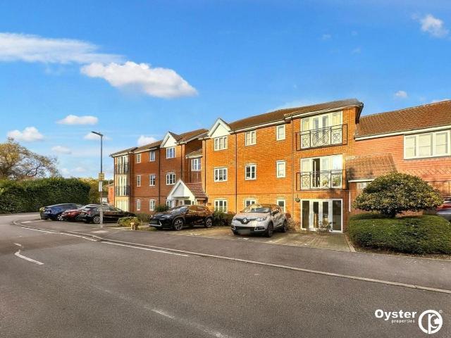 Winnipeg Way, Broxbourne EN10, 2 bed flat to rent, £1,500 pcm | PrimeLocation
