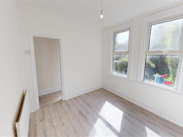 Winns Avenue, Walthamstow, E17 2 bed apartment to rent £1,995 pcm £460 pw