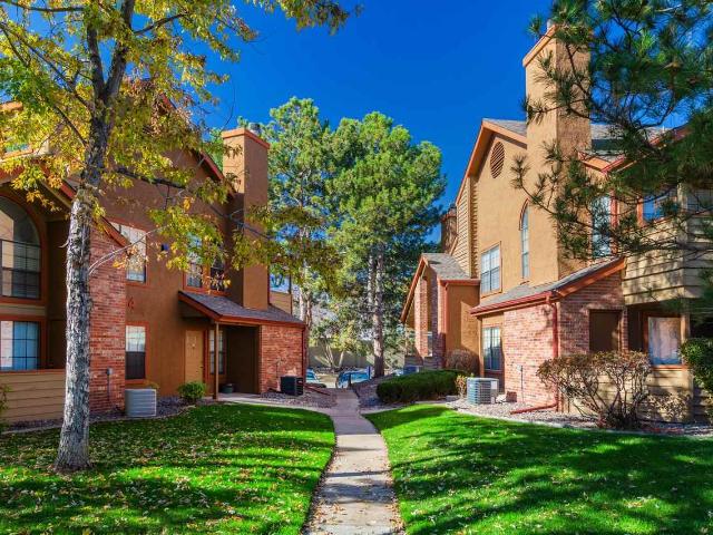 Winridge Apartments and Townhomes 2 Bedroom Apartment for Rent at 2075 S Paris Way, Aurora, CO 80014 Village East