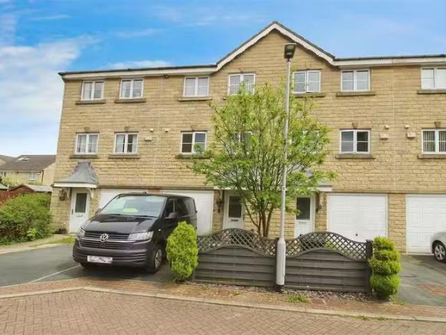 Winscar Avenue, Bradford BD6 3 bed townhouse for sale £190,000