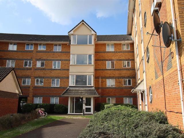 Winslet Place, Oxford Road, Reading RG30, 2 bed flat to rent, £1,250 pcm | PrimeLocation