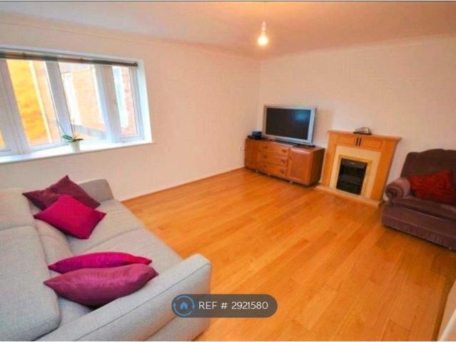 Winslet Place, Reading RG30, 2 bed flat to rent, £1,375 pcm | PrimeLocation