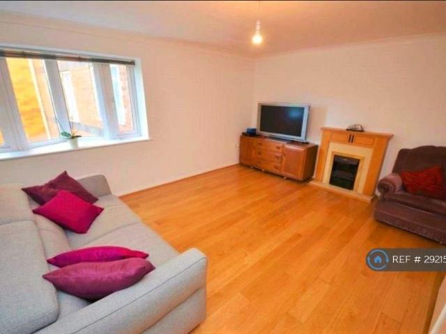 Winslet Place, Reading, RG30 2 bed flat to rent £1,375 pcm £317 pw