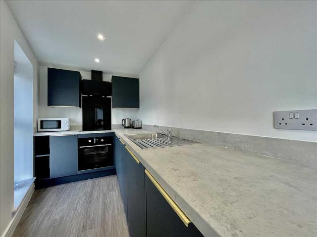Winston Avenue, Plymouth 2 bed apartment to rent £1,560 pcm £360 pw