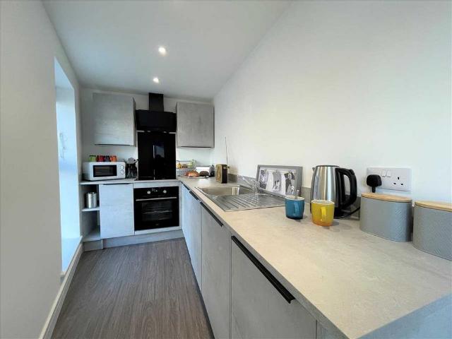 Winston Avenue, Plymouth 2 bed apartment to rent £1,560 pcm £360 pw