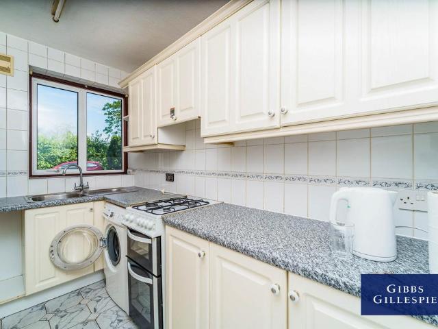 Winston Court, Harrow, HA3 2 bed house to rent £1,850 pcm £427 pw