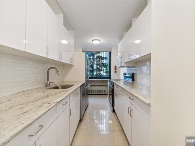 Winston Dr Apt,cliffside Park, Condo For Sale