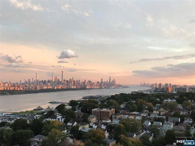 Winston Dr Apt,cliffside Park, Condo For Sale
