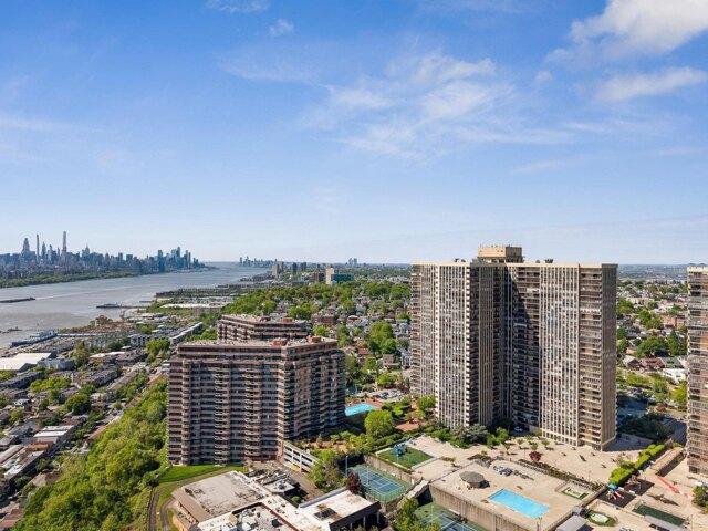 Winston Dr Apt,cliffside Park, Condo For Sale