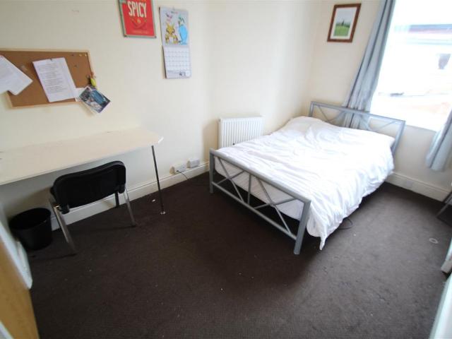 Winston Gardens, Headingley, Leeds, West Yorkshire LS6, 1 bed terraced house to rent, £433 pcm | PrimeLocation