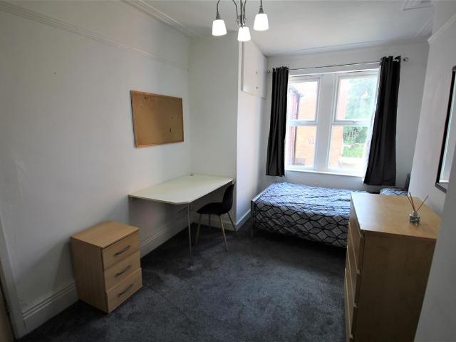 Winston Gardens, Headingley, Leeds, West Yorkshire LS6, 1 bed terraced house to rent, £433 pcm | PrimeLocation