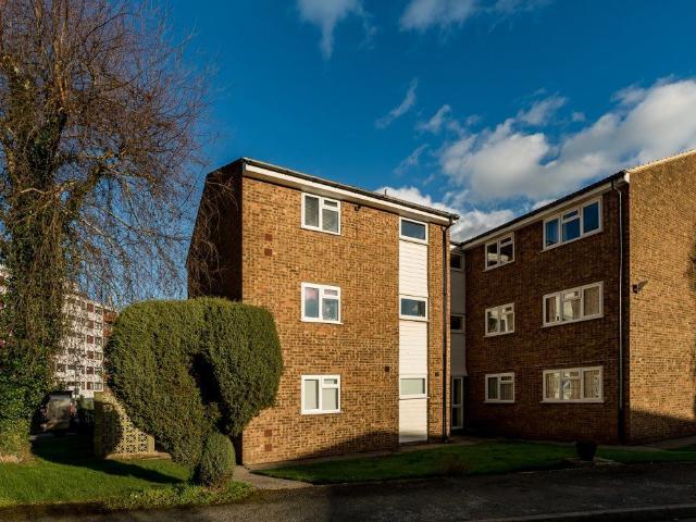 Winston House, High Wycombe HP11, 2 bed flat to rent, £1,295 pcm | PrimeLocation
