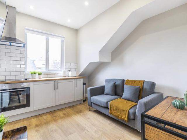 Winstanley Terrace, Leeds LS6 2 bed house to rent £1,551 pcm £358 pw