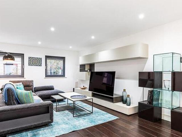 Wiblin Mews, London, 3 Bedroom House