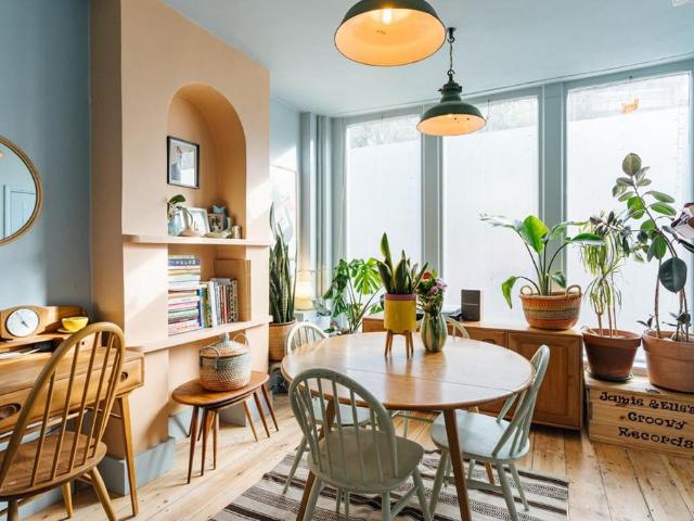Wick Road, London, E9 3 bed terraced house to rent £3,250 pcm £750 pw