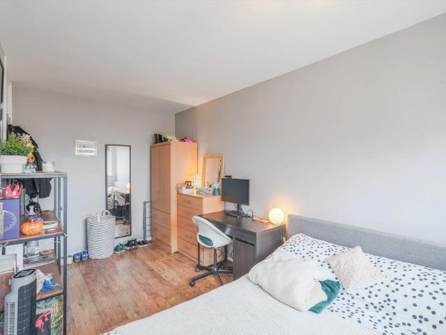 174 Wick Road – Room 3