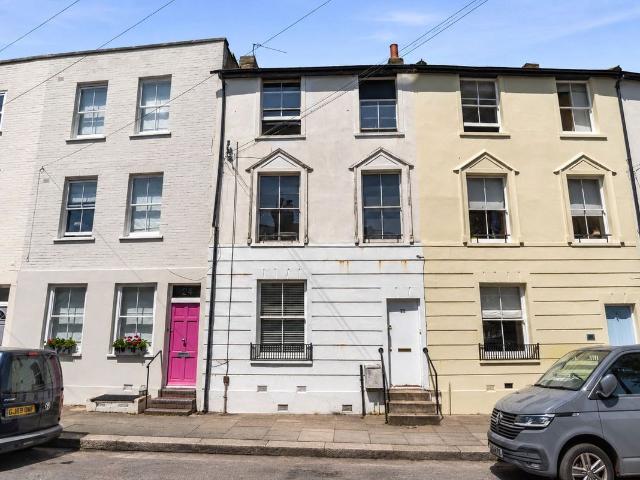 Wick Road, Teddington TW11, 2 bed flat to rent, £2,200 pcm | PrimeLocation