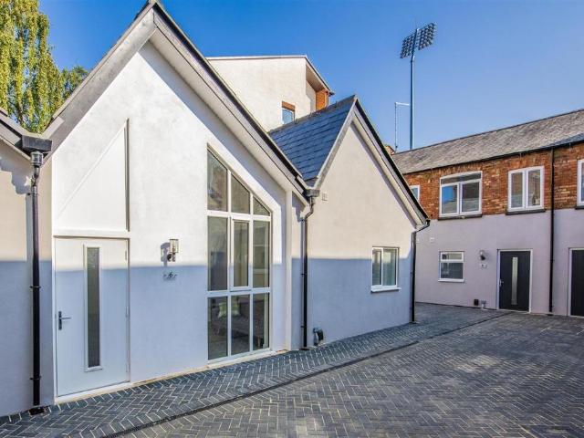 Wickets Mews, Clarke Road, Northampton 2 bed apartment to rent £1,150 pcm £265 pw
