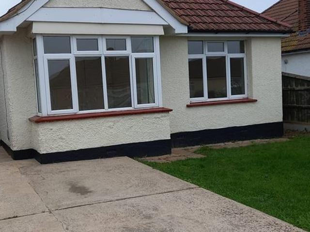 Wickford, Essex SS11, 2 bed bungalow to rent, £1,600 pcm | PrimeLocation