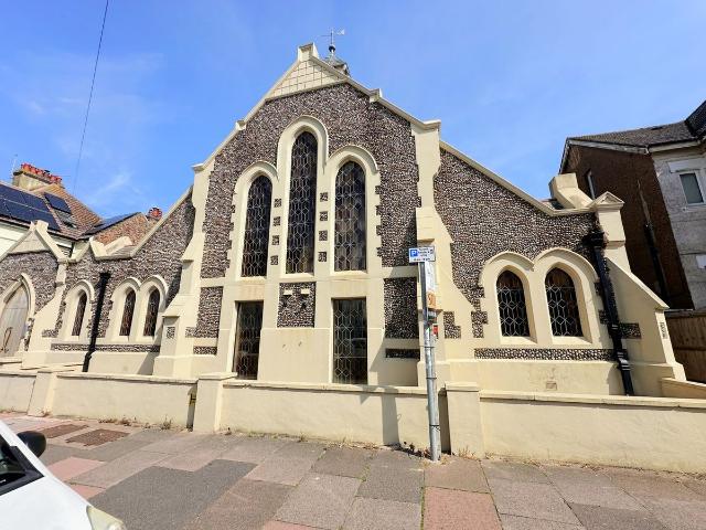 Wickham Avenue, Bexhill On Sea TN39, 2 bed flat to rent, £1,200 pcm | PrimeLocation